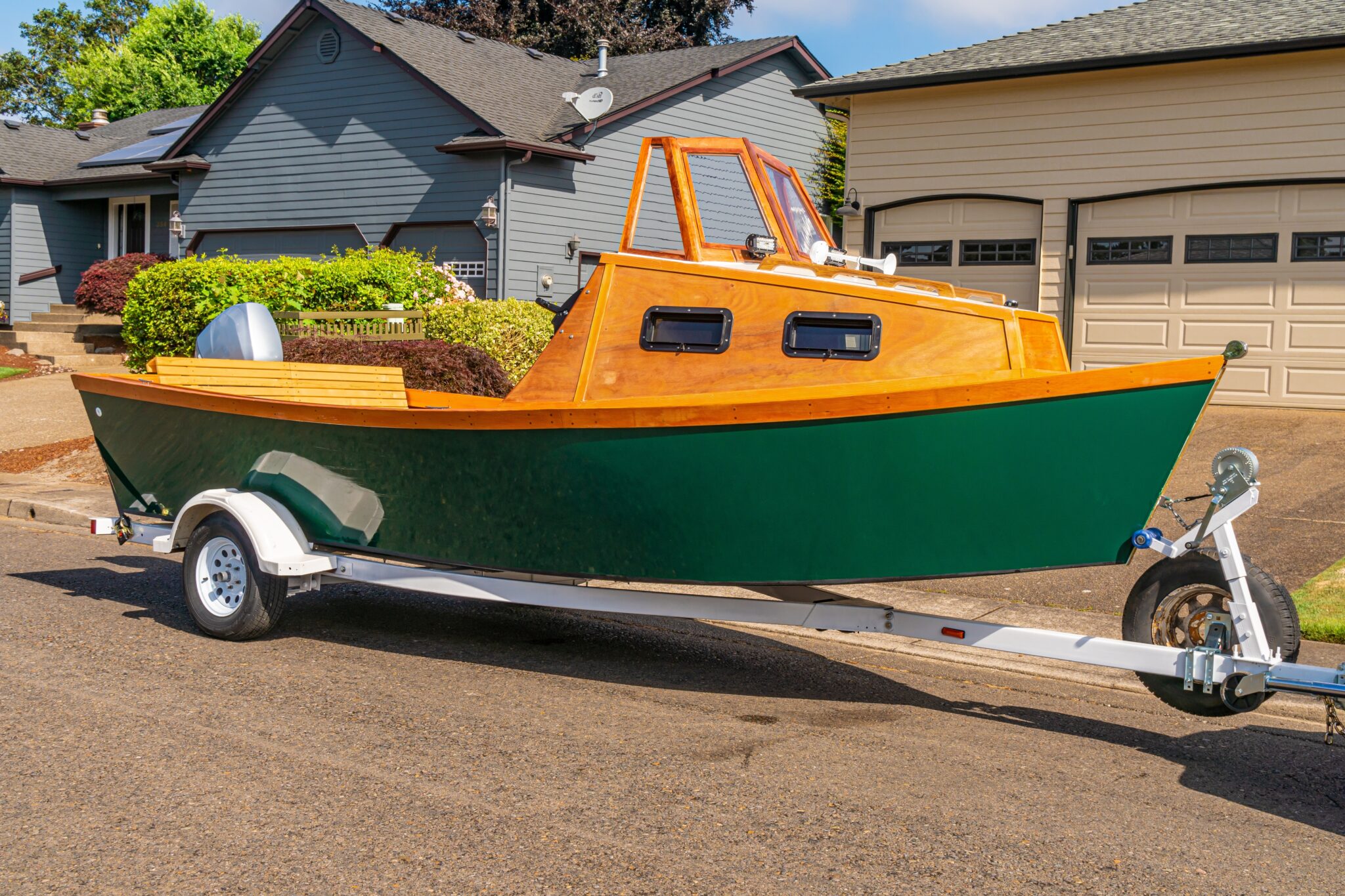 Deep V vs. Flat Bottom: Which Is A Better Boat Hull? - Fishingpicks.com ...