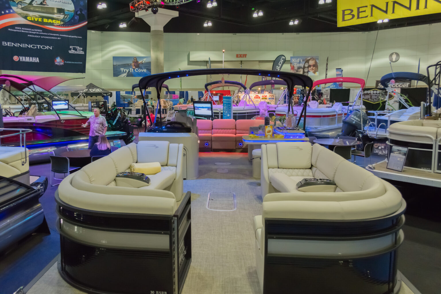 Best Pontoon Boat Brands (+ Specific Models) - Fishingpicks.com ...